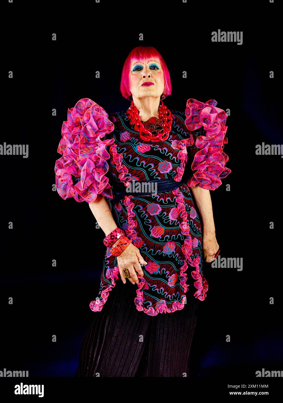 Zandra rhodes pose hi-res stock photography and images - Alamy