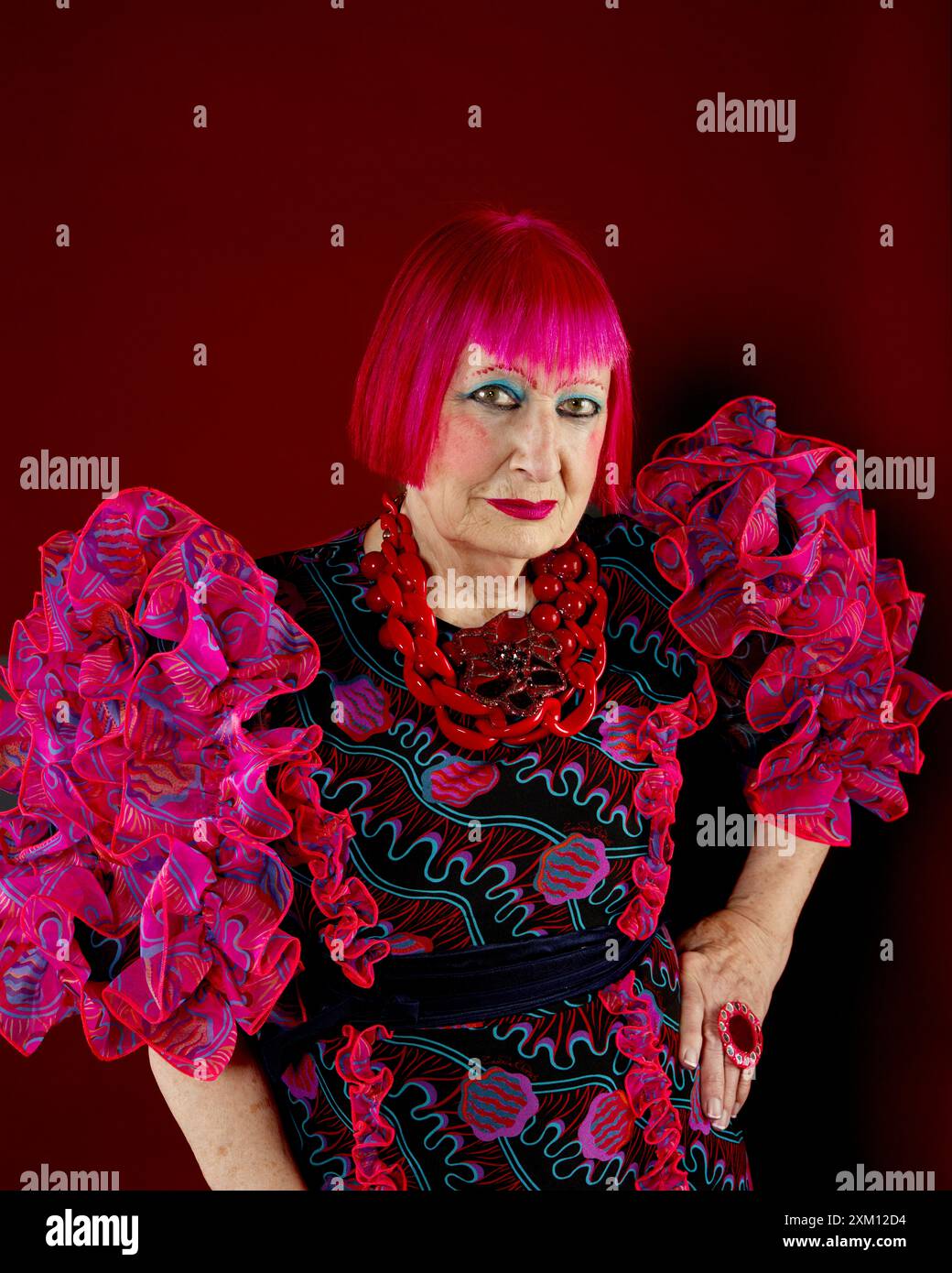 Zandra rhodes pose hi-res stock photography and images - Alamy