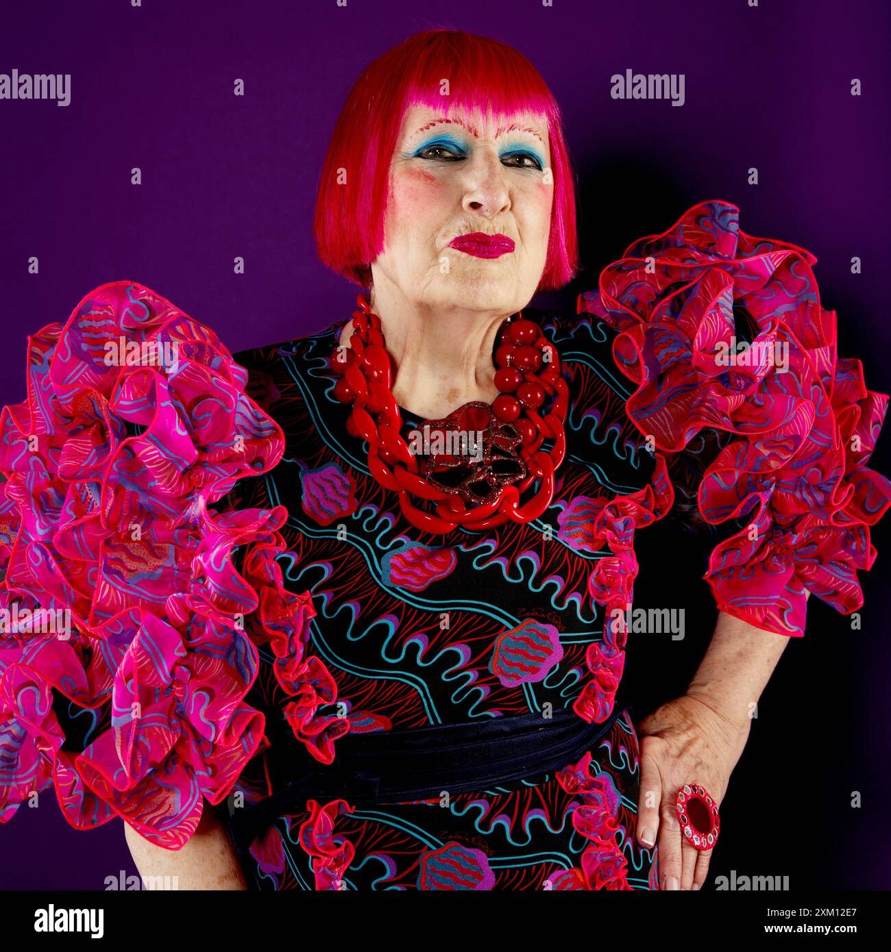 Zandra rhodes pose hi-res stock photography and images - Alamy
