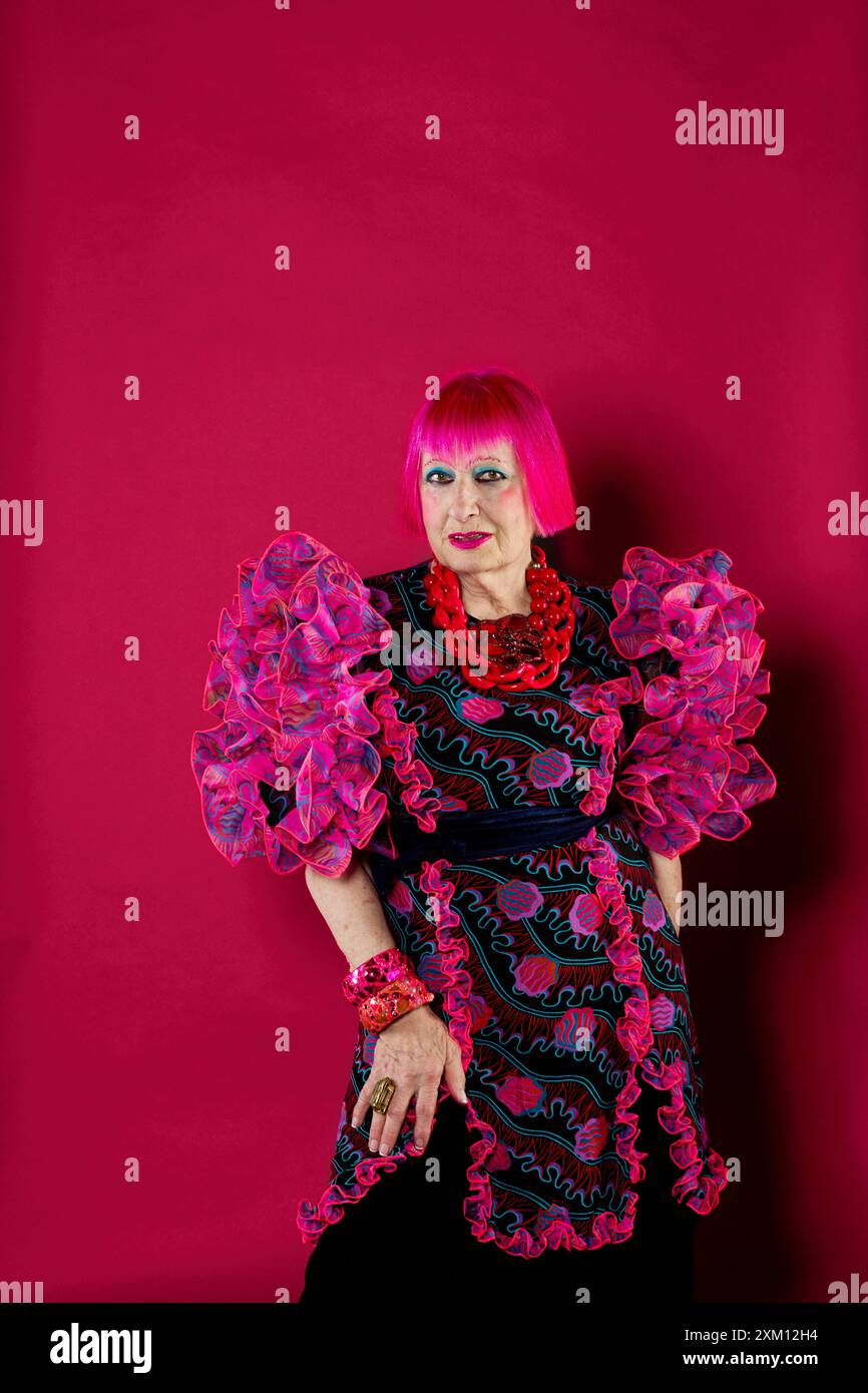 Zandra rhodes pose hi-res stock photography and images - Alamy