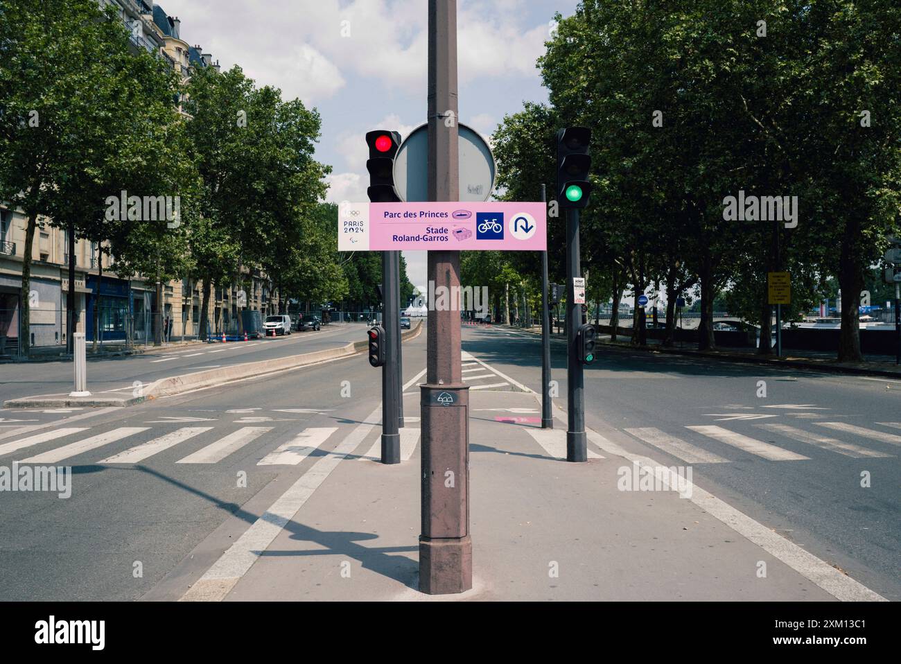 Paris, France. 24th July, 2024. An empty quay on the Seine with an ...