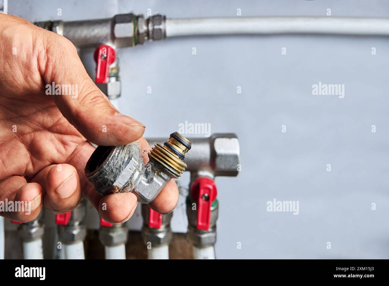 Metal corner fitting for plastic pipes with crimp connection and ...