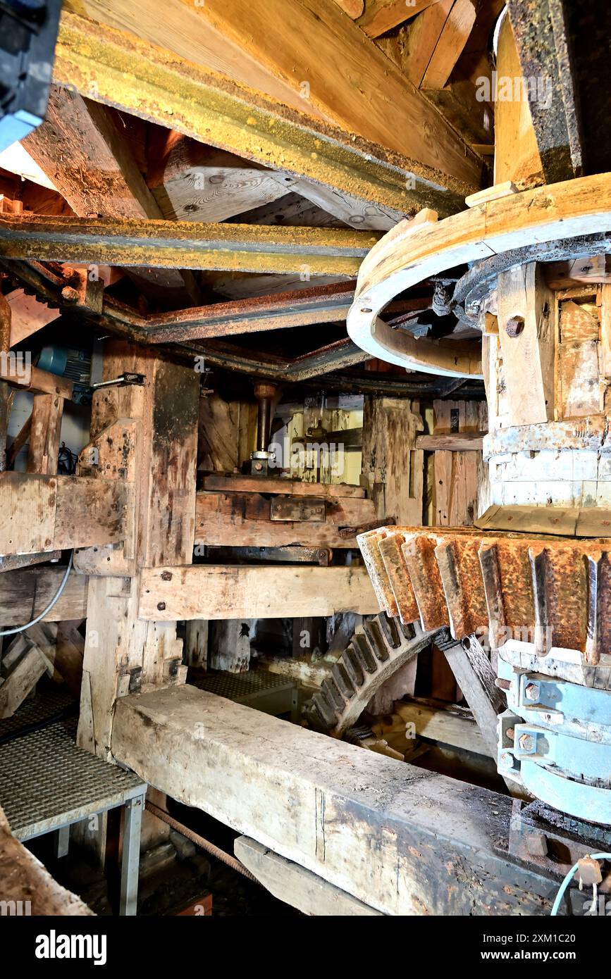 Water wheel with wooden gears hi-res stock photography and images - Alamy