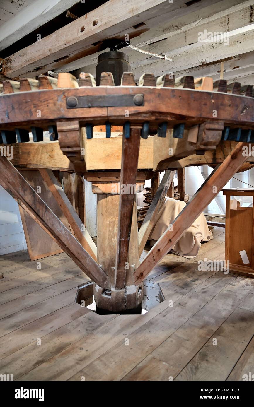 Around the UK - Crown Wheel at Woodbridge Tide Mill, Woodbridge ...