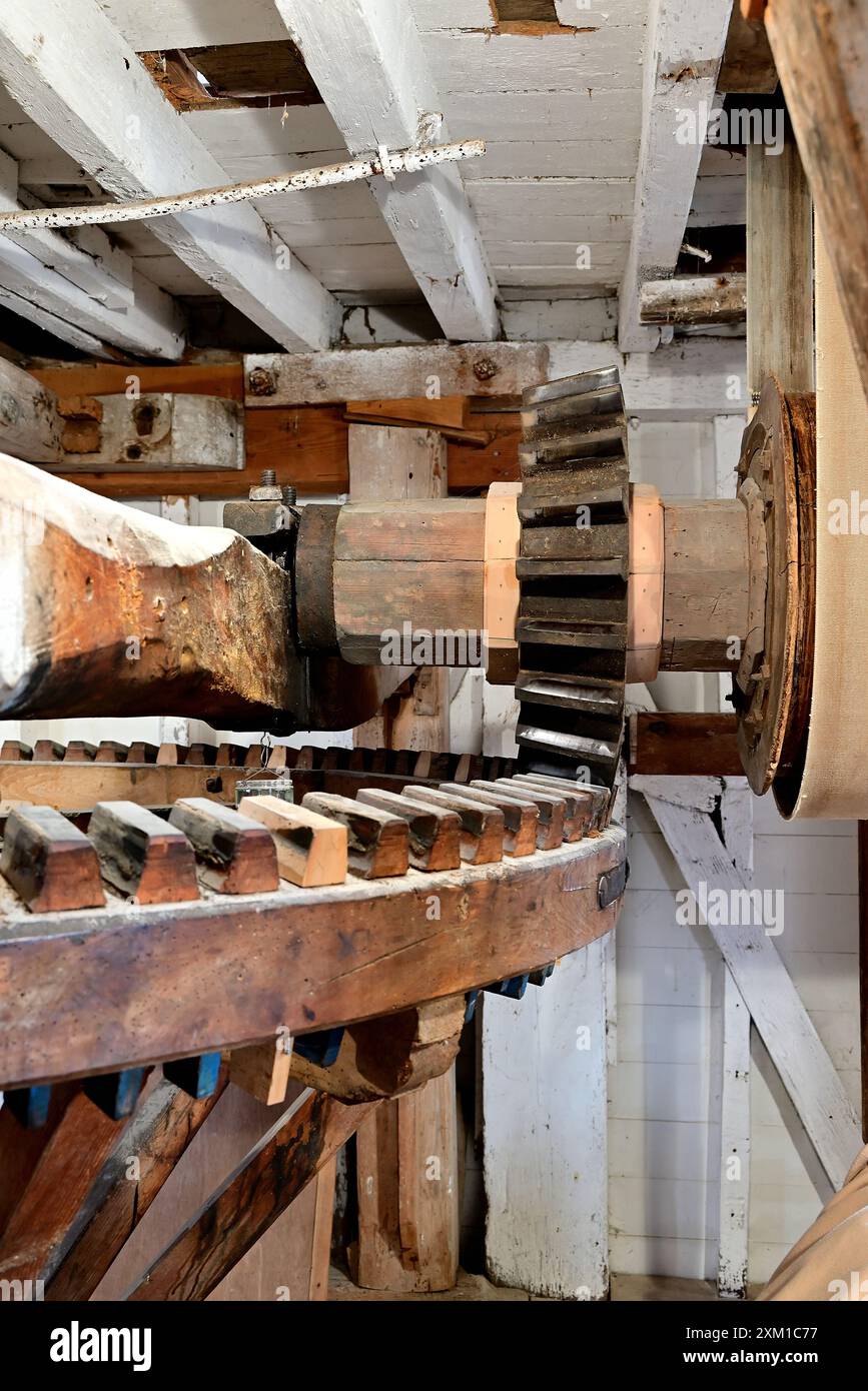 Around the UK - Great Spur Wheel at Woodbridge Tide Mill, Woodbridge ...