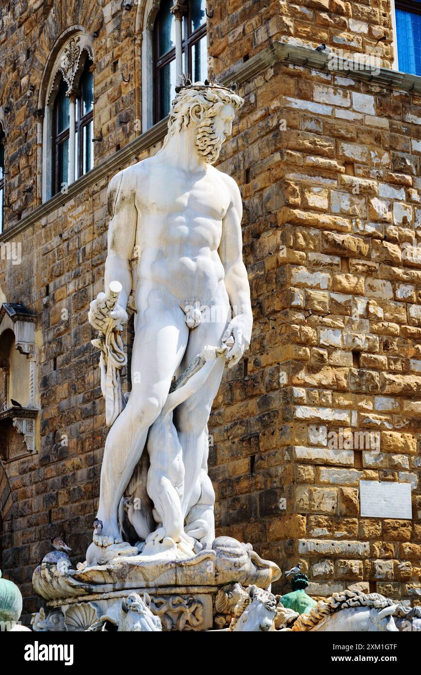Marble statue of neptune hi-res stock photography and images - Alamy