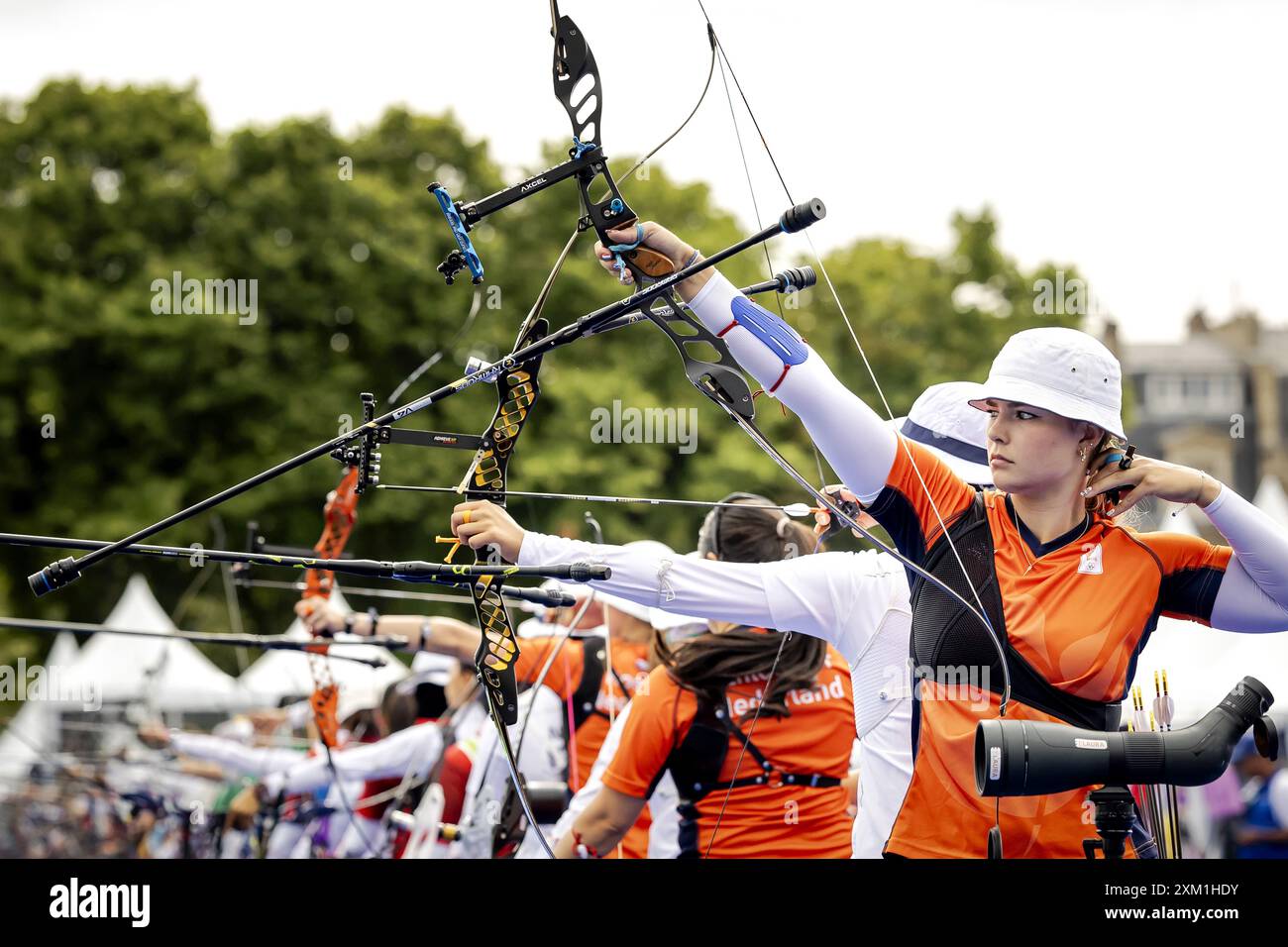PARIS - Archer Laura van der Winkel in action during the qualifications ...
