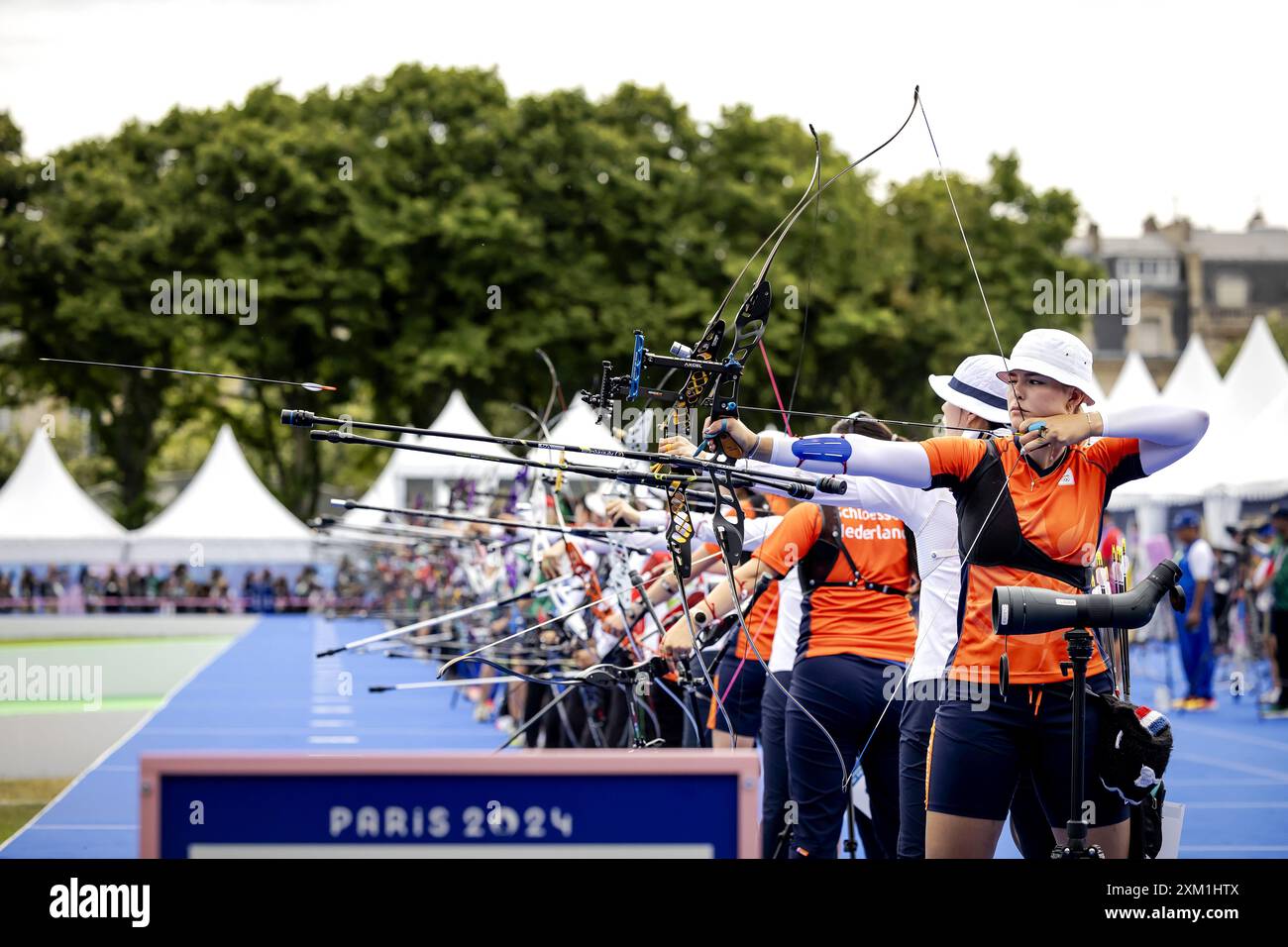 PARIS - Archer Laura van der Winkel in action during the qualifications ...