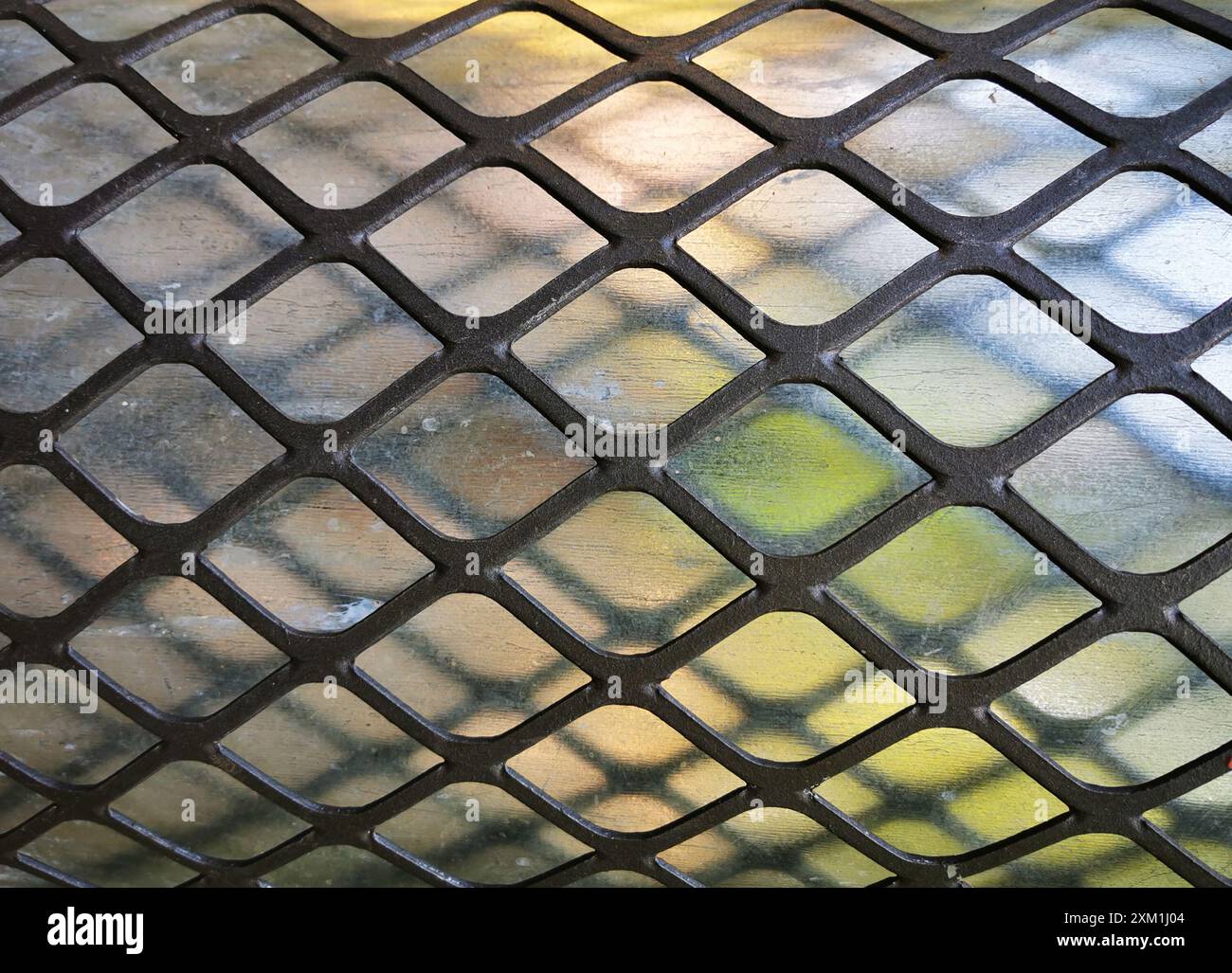 Metal grid texture hi-res stock photography and images - Alamy