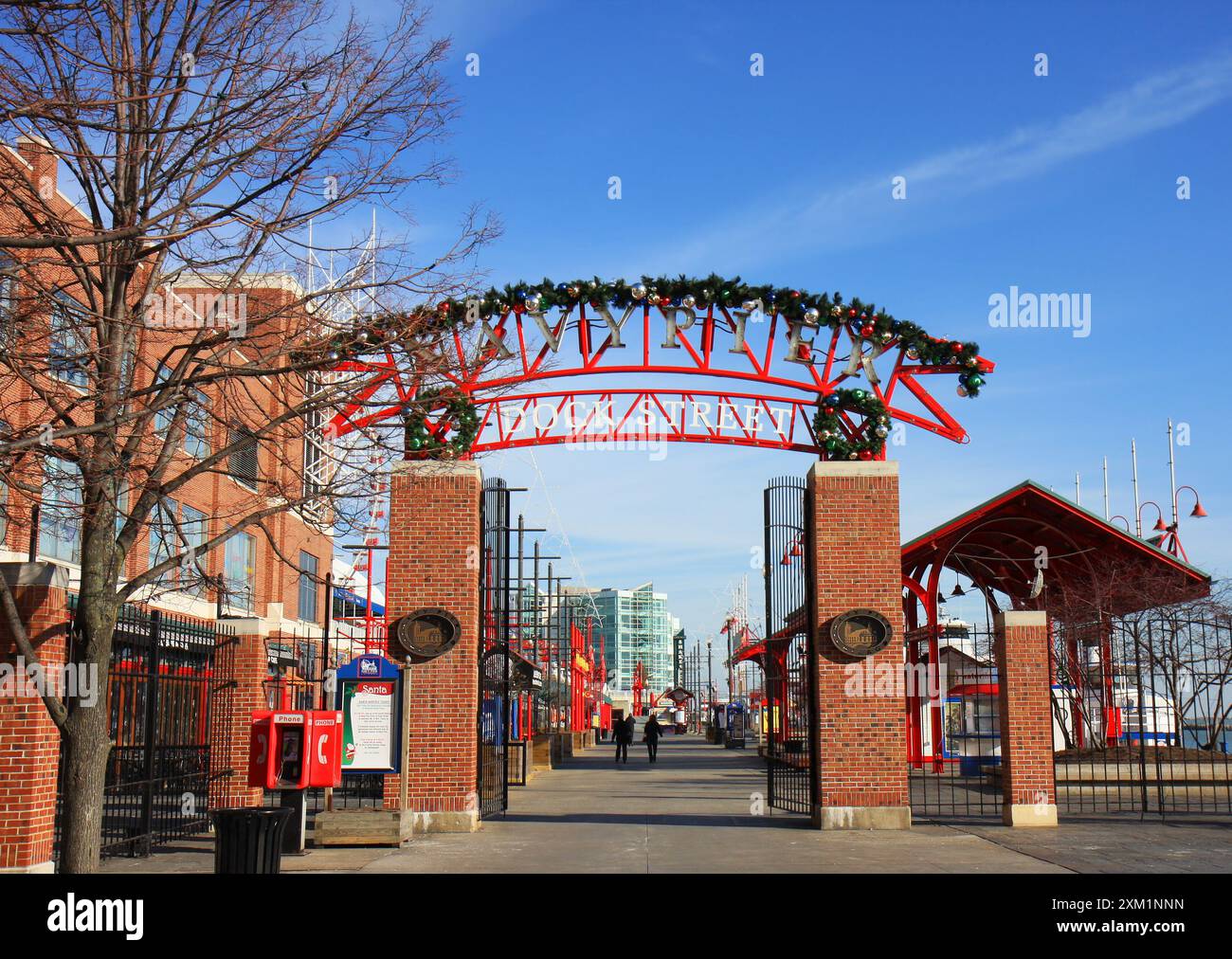 CHICAGO, IL, USA-NOVEMBER 30,2007:Navy Pier Entrance Gate with ...