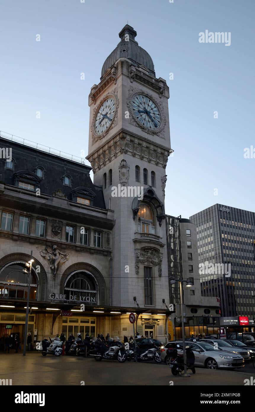 Town of versailles hi-res stock photography and images - Alamy