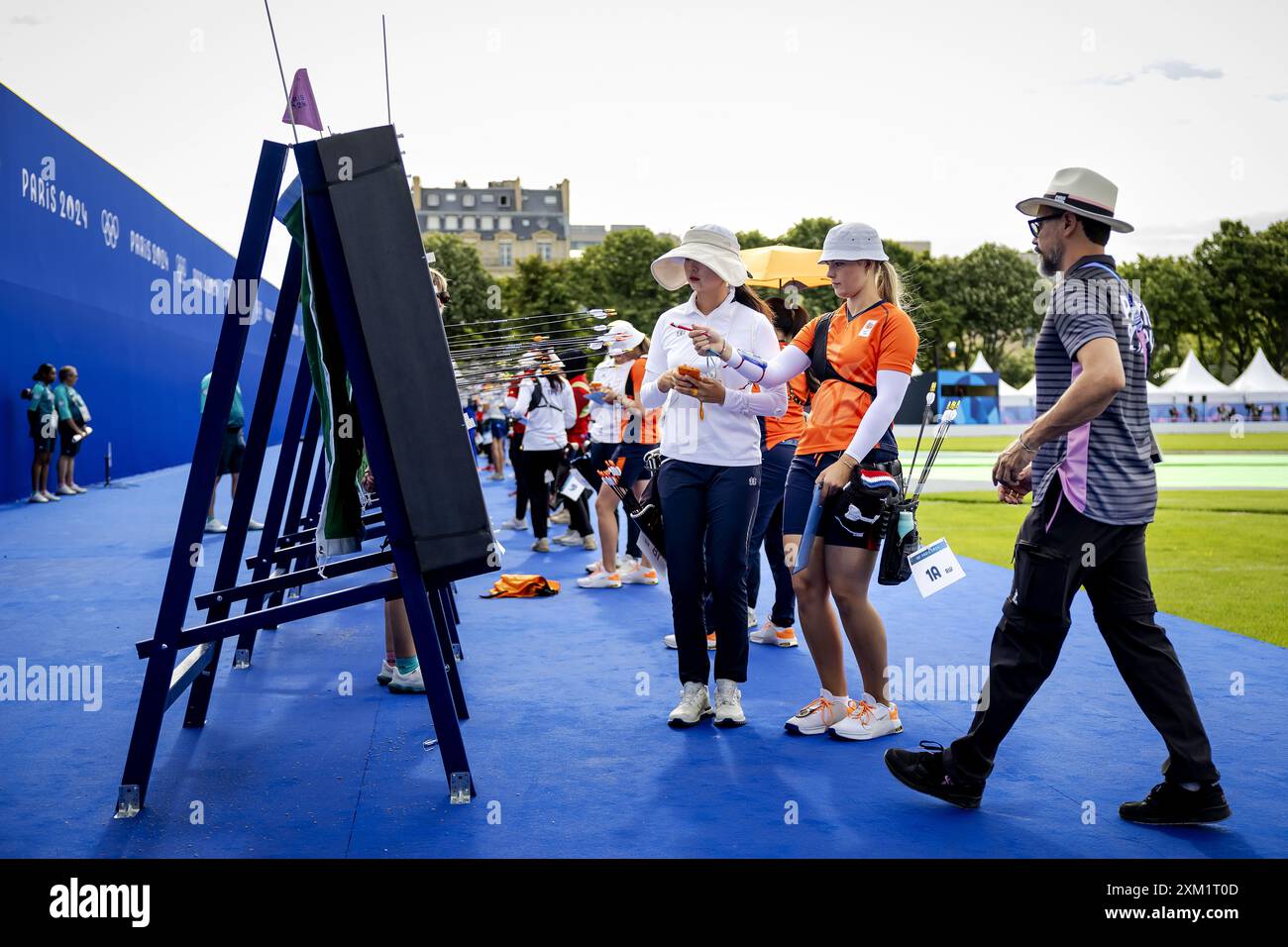 PARIS - Archer Laura van der Winkel in action during the qualifications ...