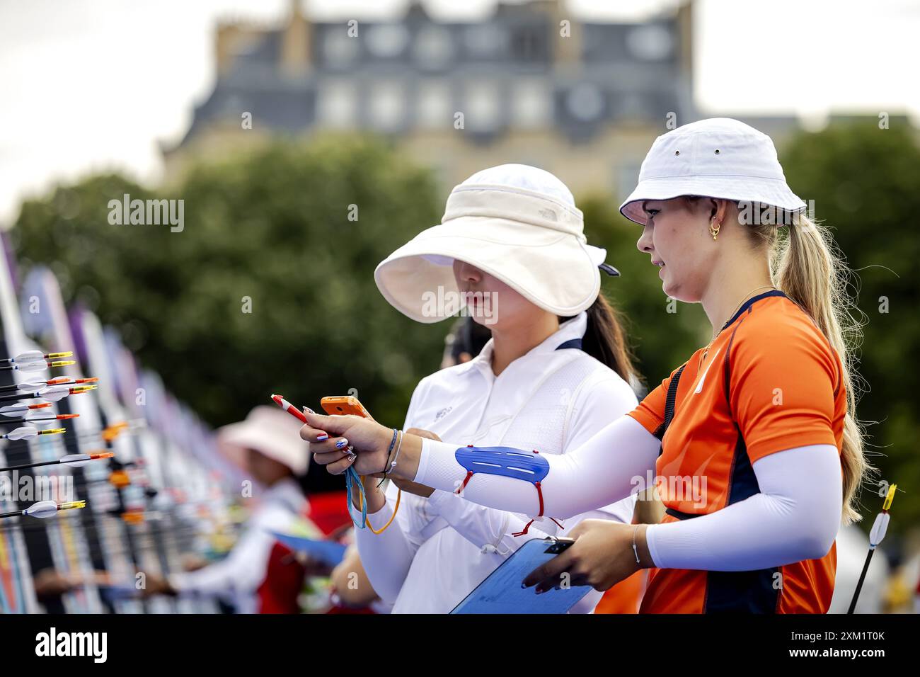 PARIS - Archer Laura van der Winkel in action during the qualifications ...
