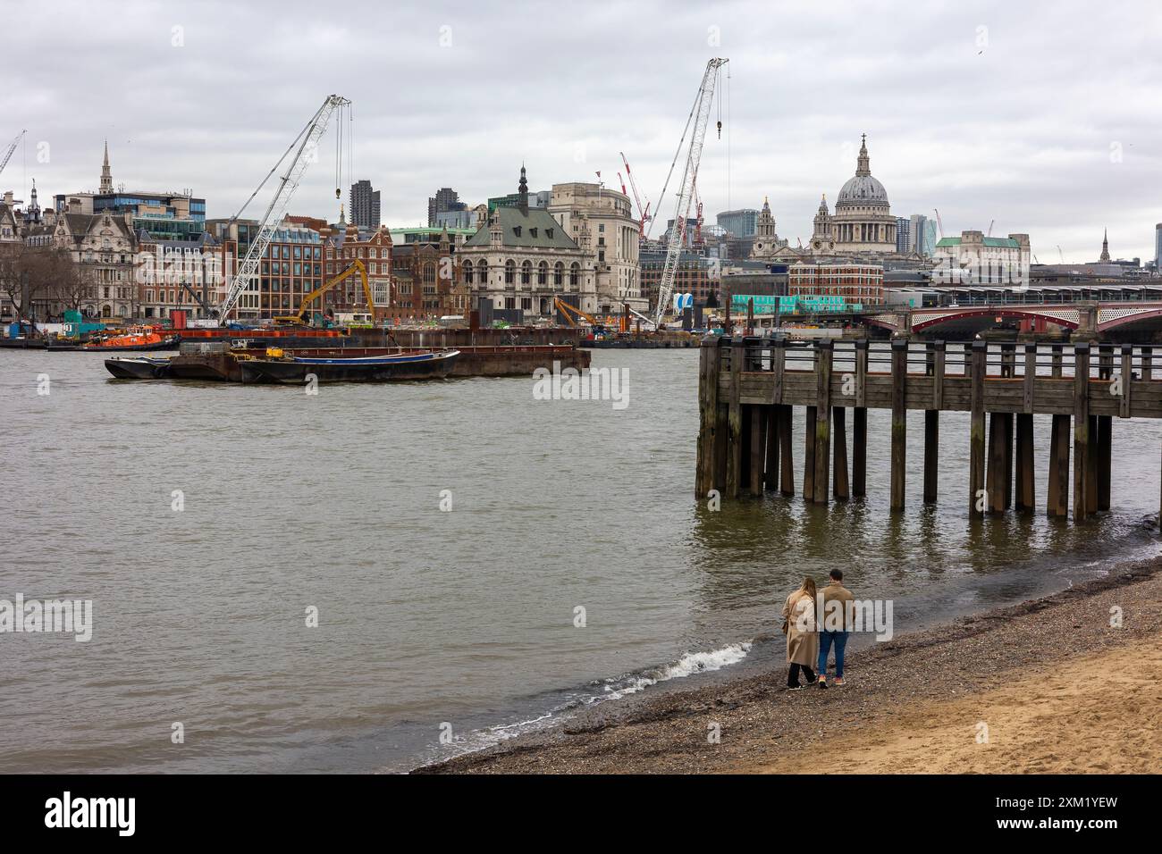 River Thames, Gabriels Pier and the iconic skyline of London Stock ...