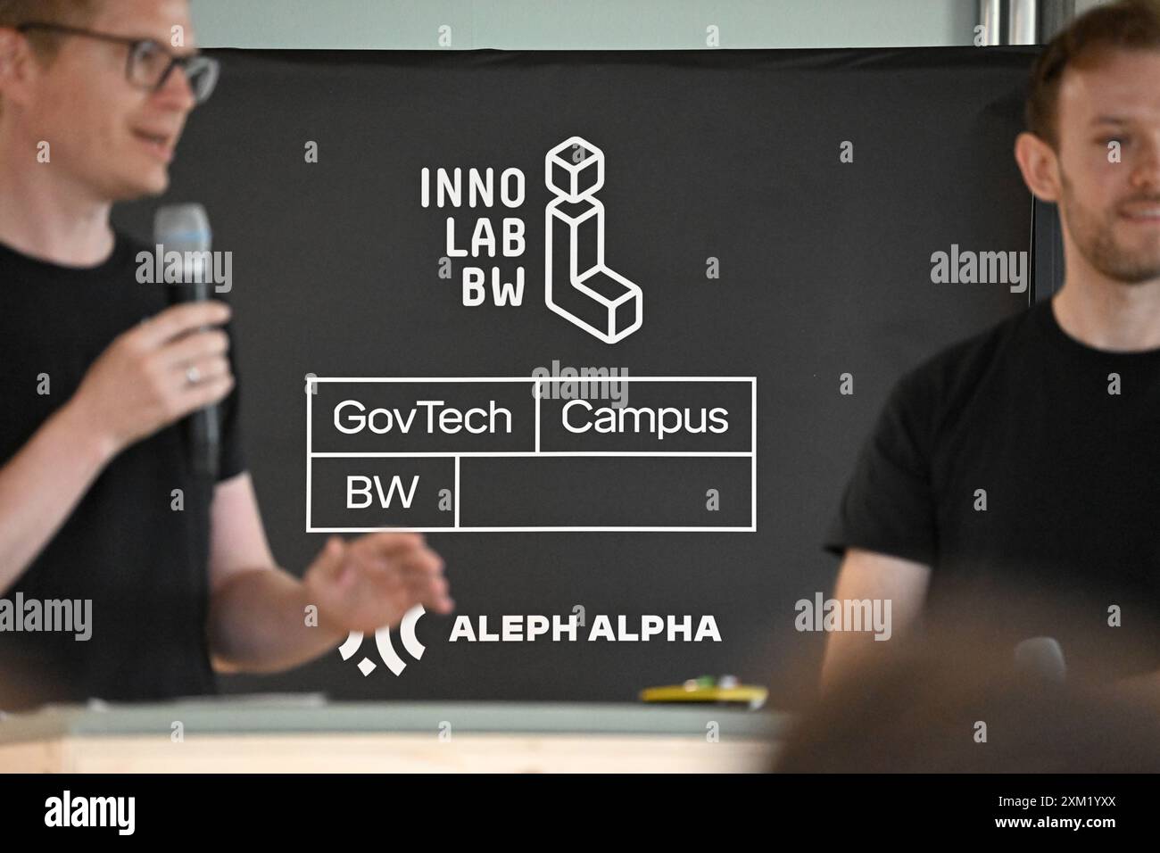 Laboratory logos hi-res stock photography and images - Alamy