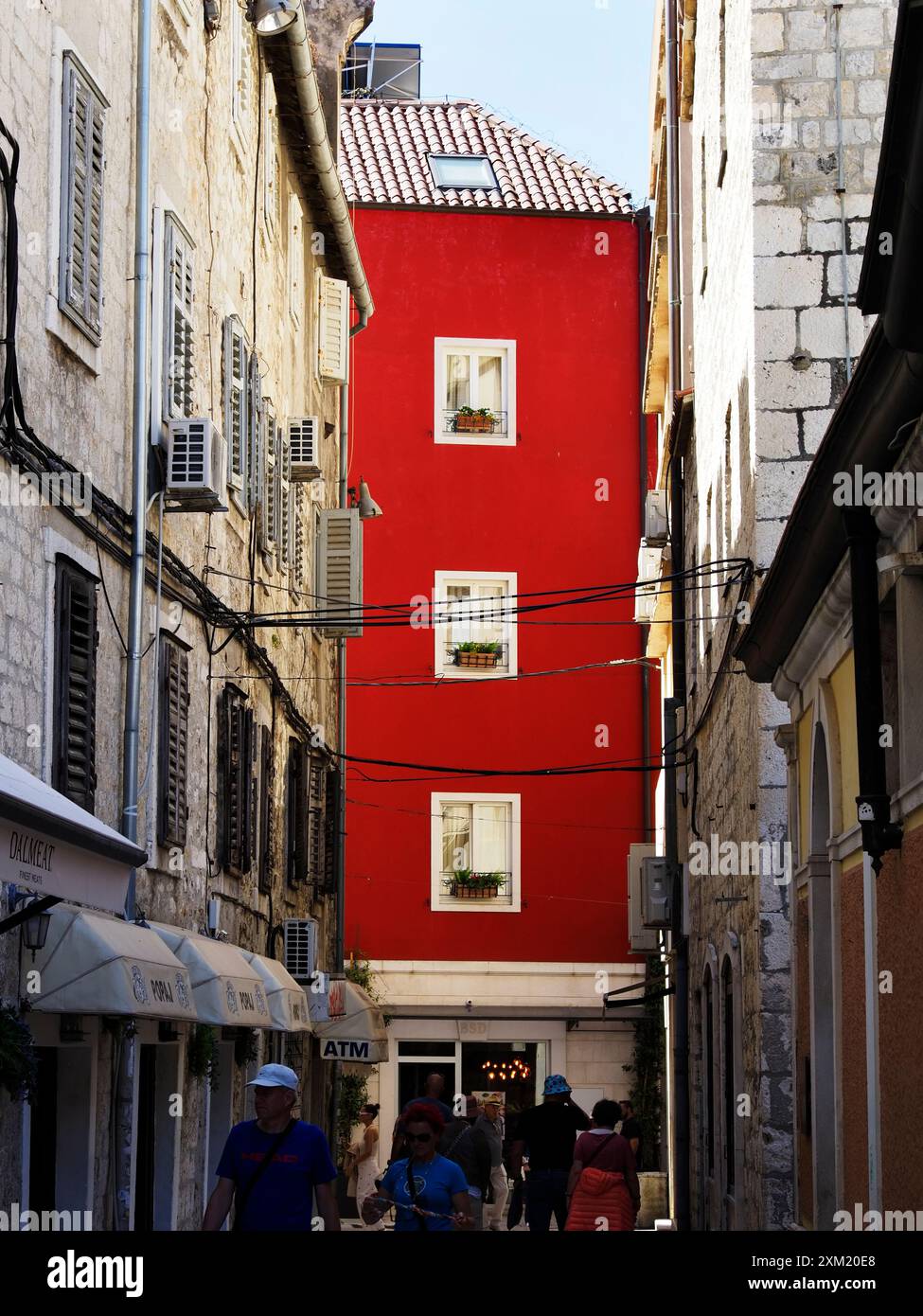 Split shutters hi-res stock photography and images - Alamy