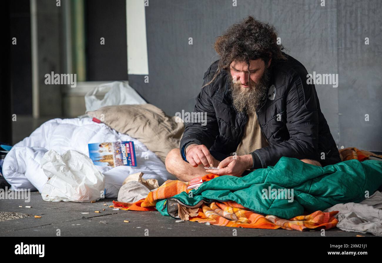 Homeless martin place sydney hi-res stock photography and images - Alamy