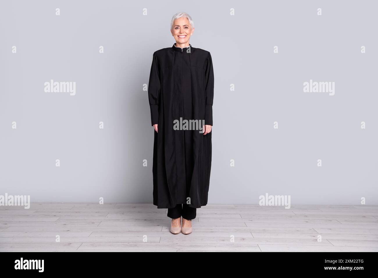 Photo of senior lady professional supreme court judge standing wear ...