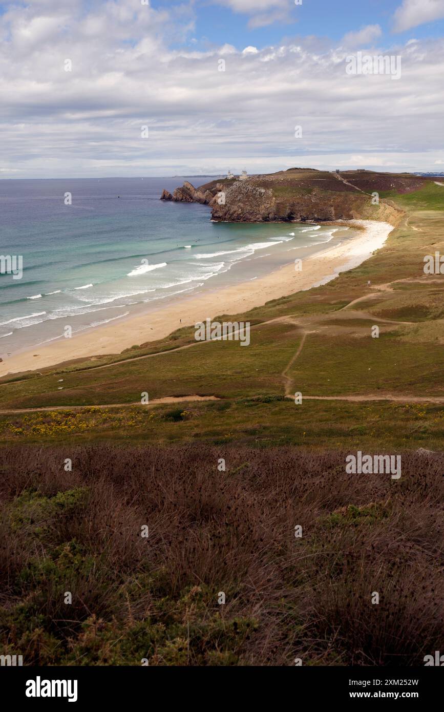 Pen Hat beach and Toulinguet Point. Camaret-sur-Mer, Presqu'ile de ...