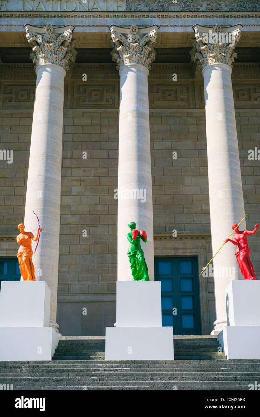 Paris olympics 2024 statues hi-res stock photography and images - Alamy