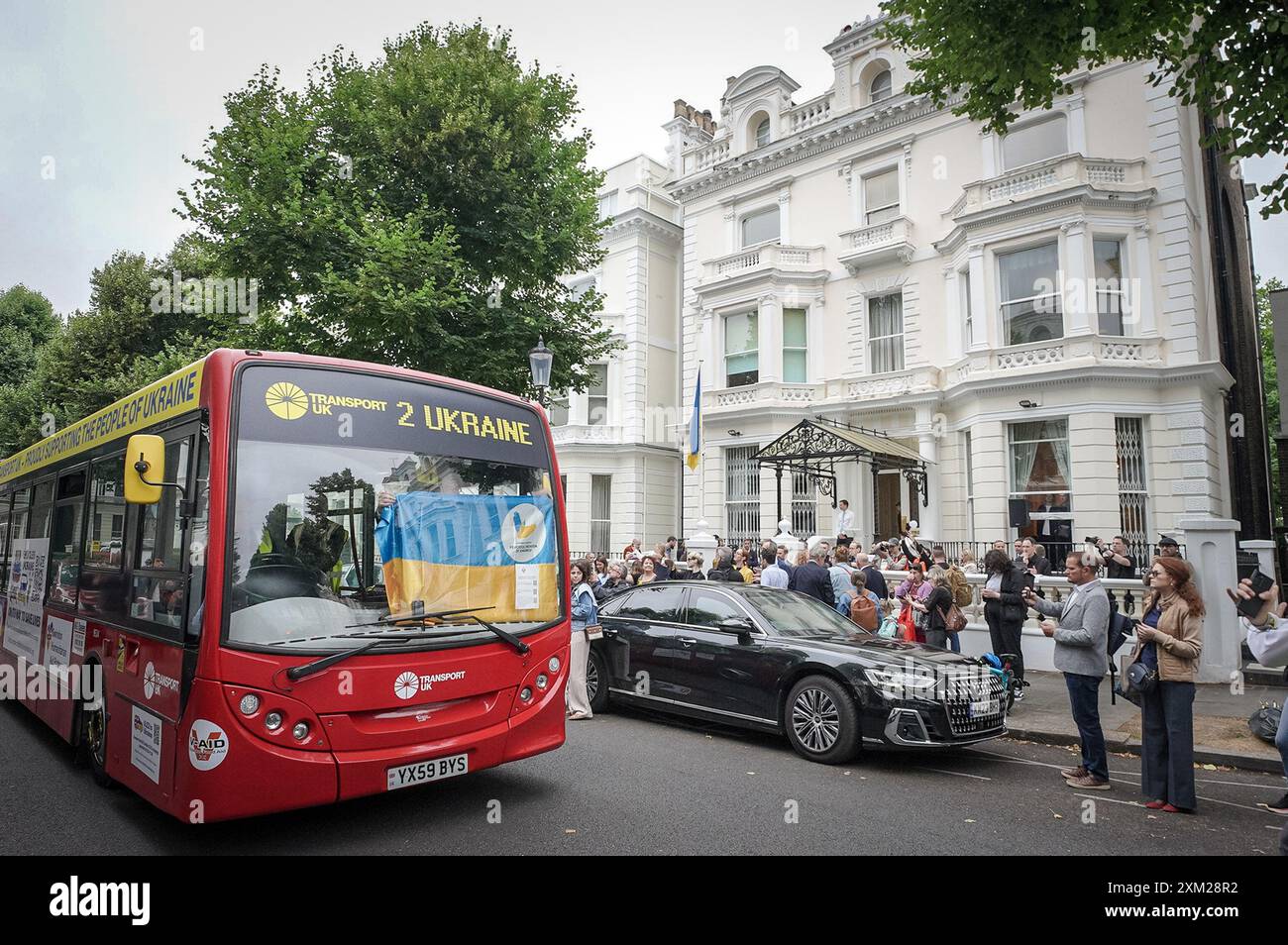 Vehicles in conflict hi-res stock photography and images - Alamy