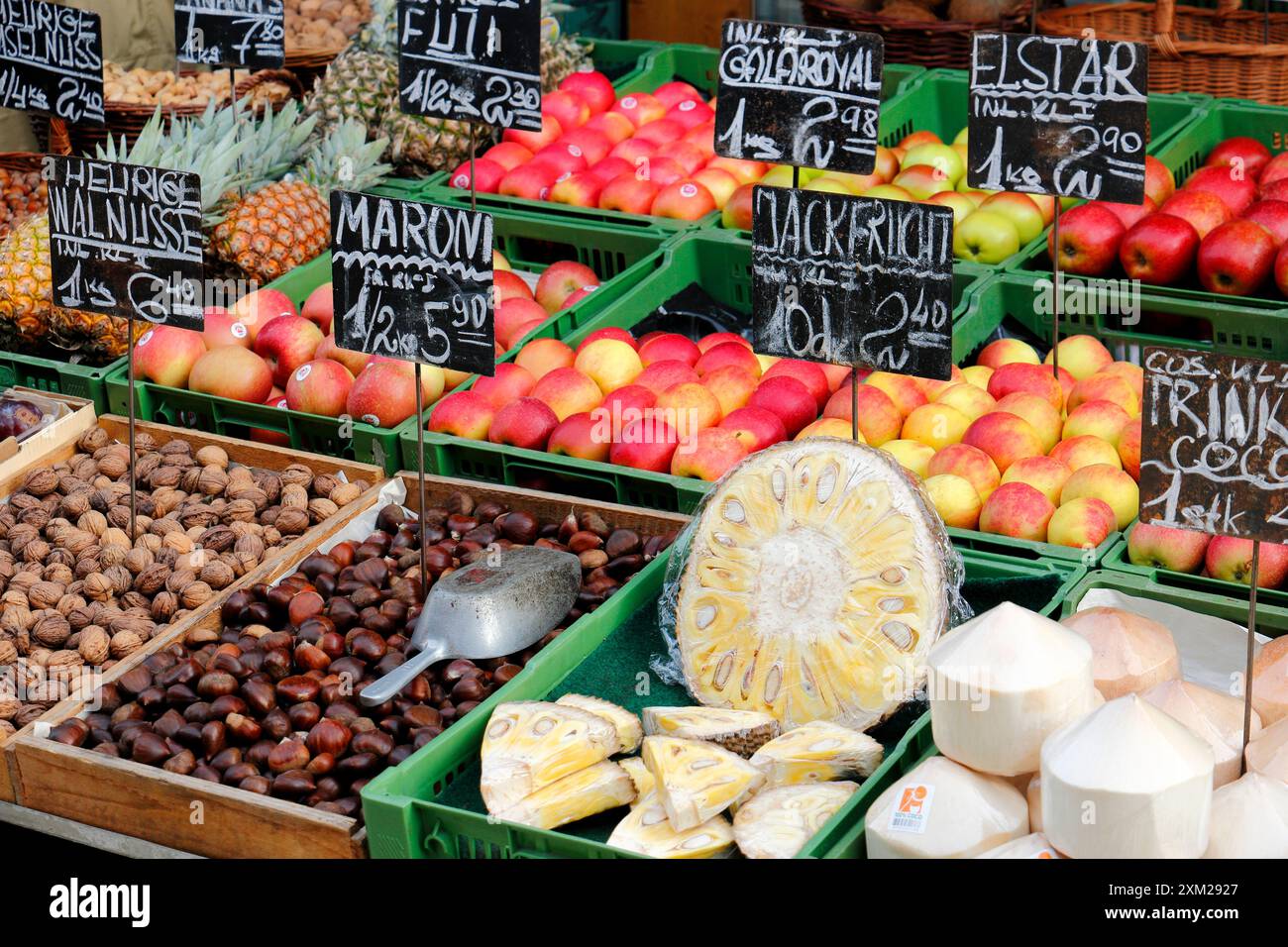 Obst und gemüsestand hi-res stock photography and images - Alamy