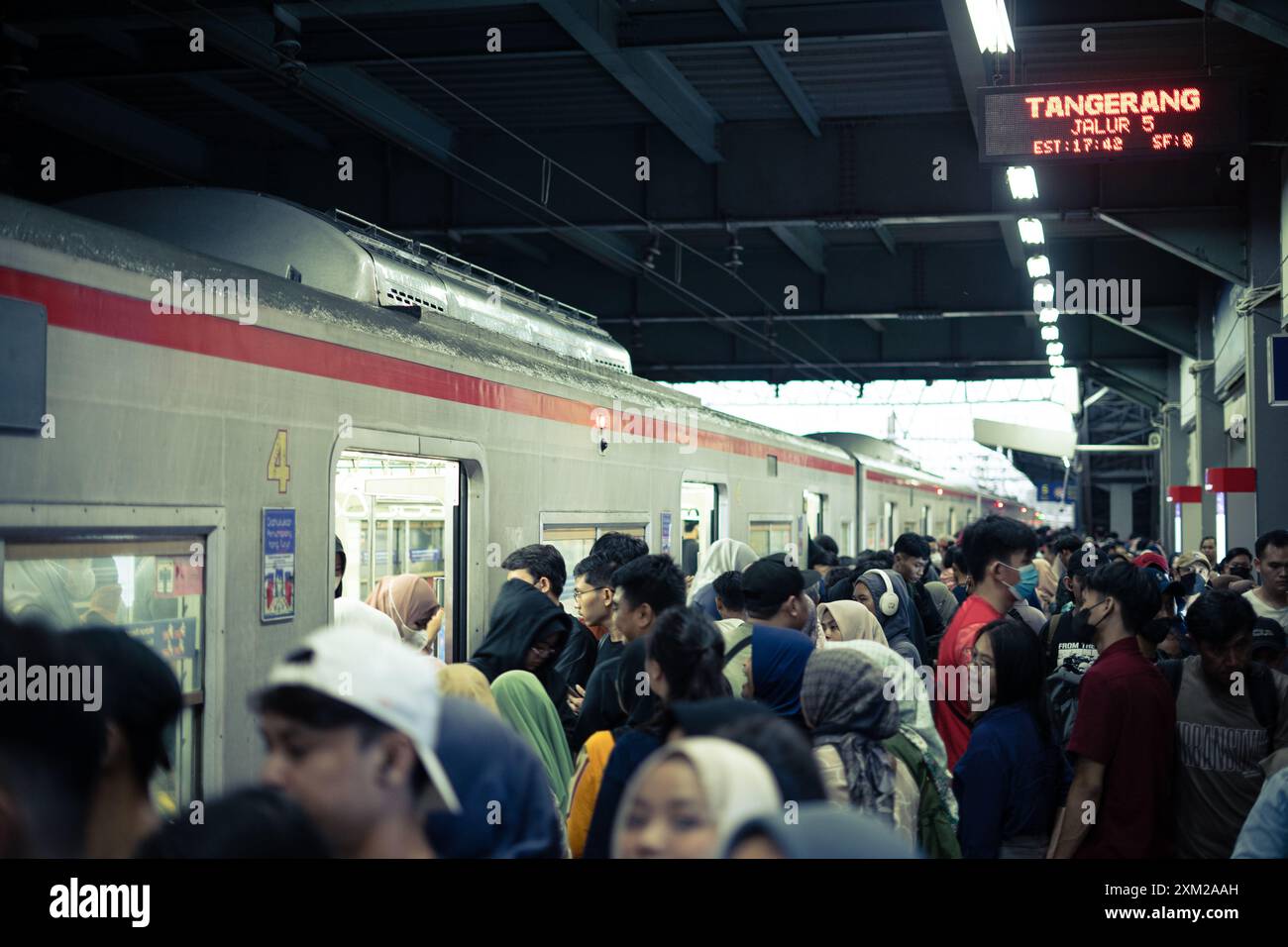 Train doors on business hi-res stock photography and images - Alamy