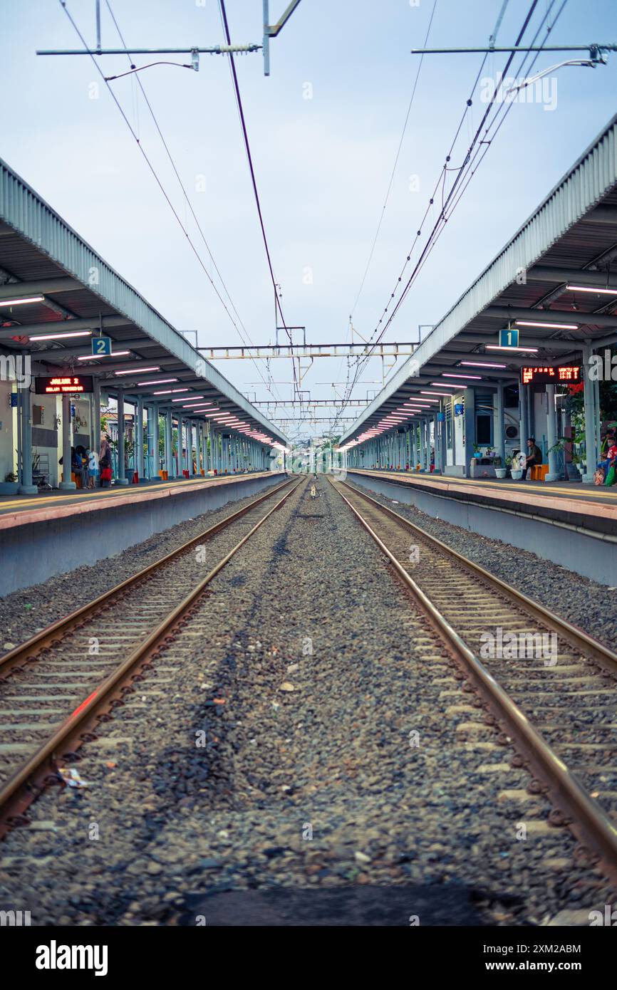 empty train station in the afternoon Stock Photo - Alamy