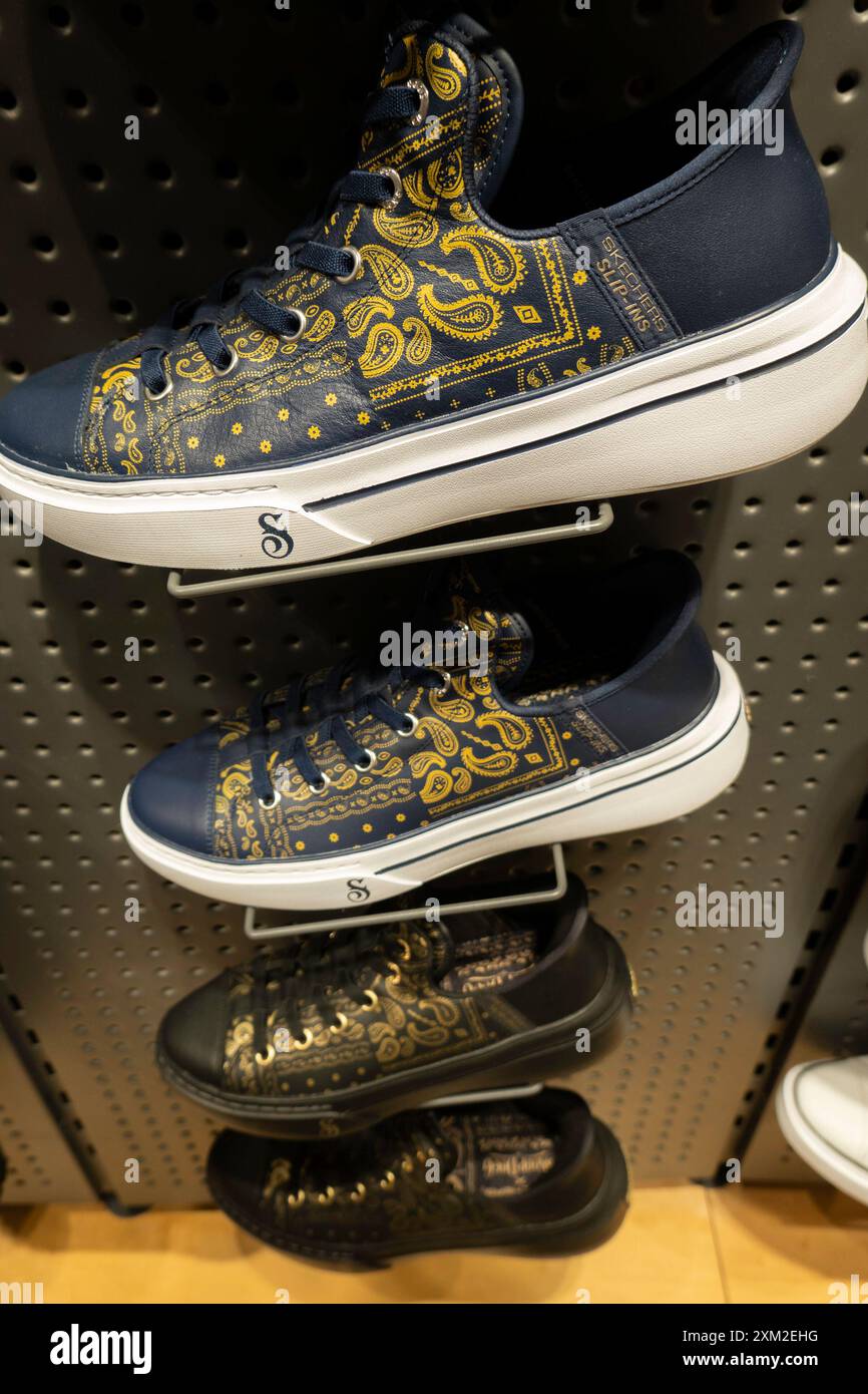 Rtw logo hi-res stock photography and images - Alamy