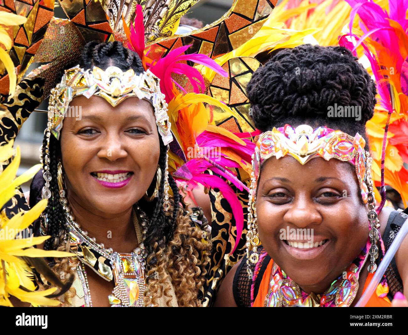 Dazzling outfits hi-res stock photography and images - Alamy