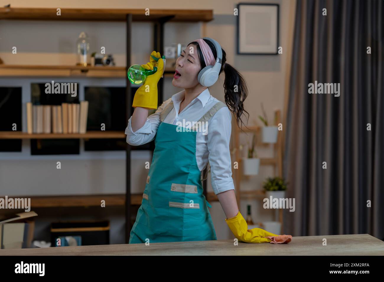 Dancing cleaning house hi-res stock photography and images - Alamy