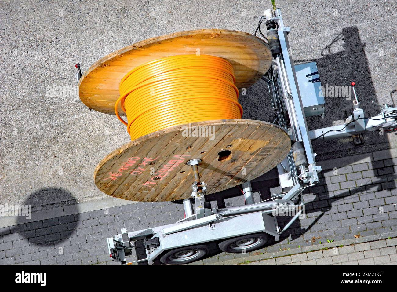 Kabeltrommel bereit fuer Verlegung *** Cable drum ready for ...