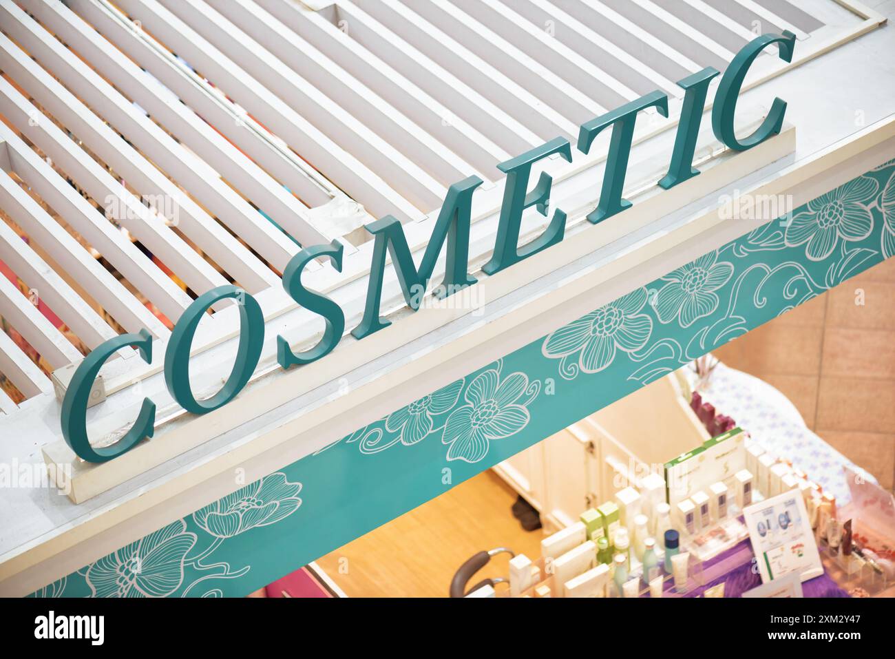 Luxury cosmetic store hi-res stock photography and images - Alamy