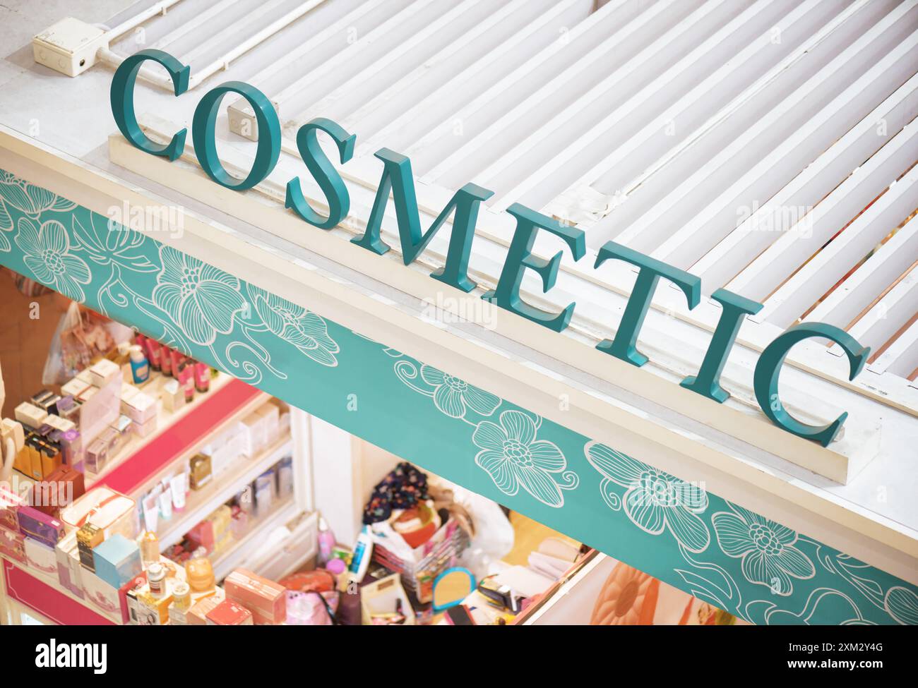 Luxury cosmetic store hi-res stock photography and images - Alamy