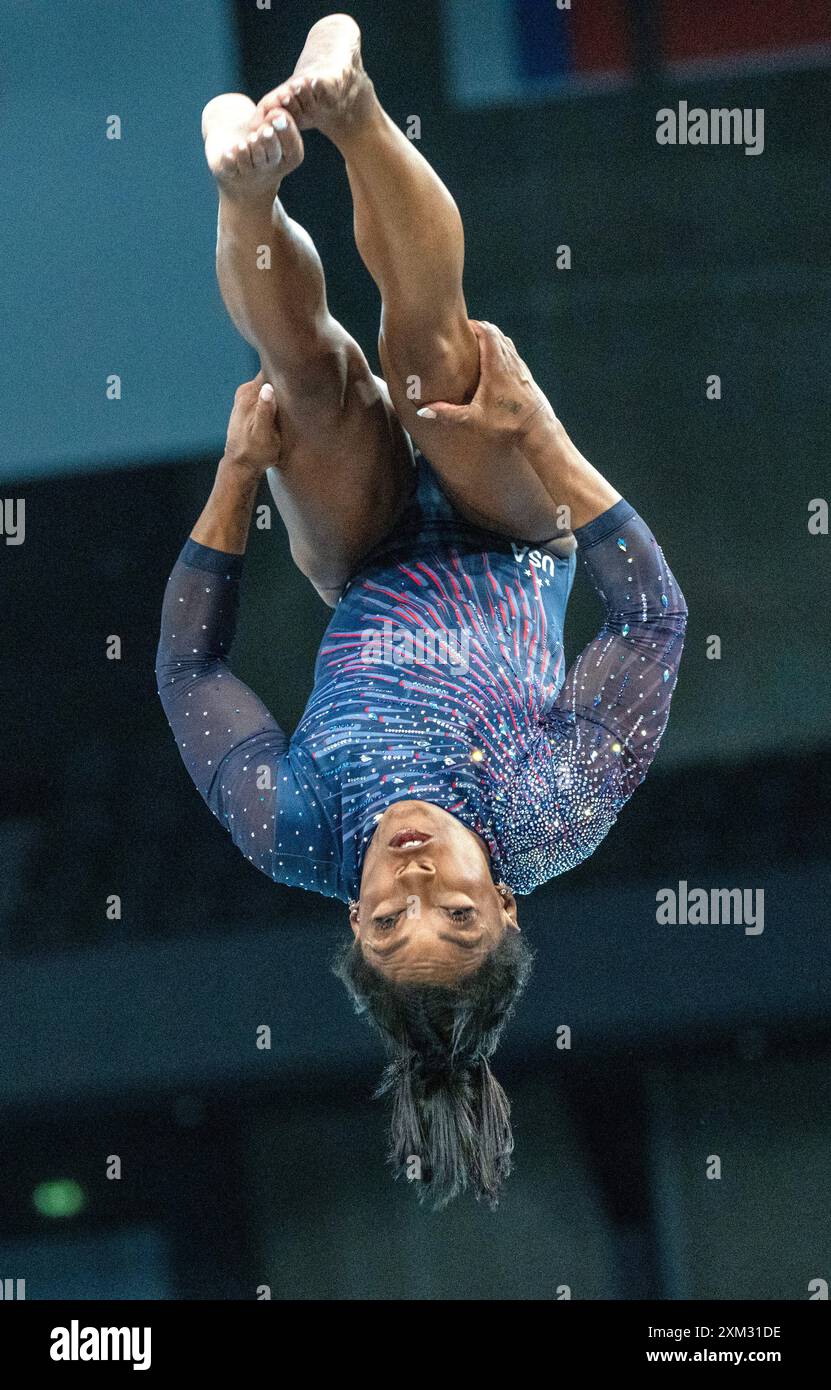 Simone biles yurchenko double pike hi-res stock photography and images ...