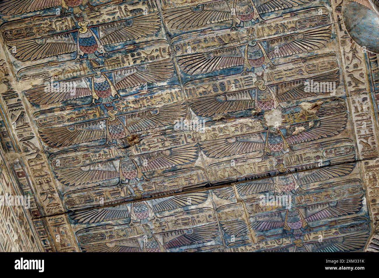 The ceiling at Esna Temple, Egypt Stock Photo - Alamy
