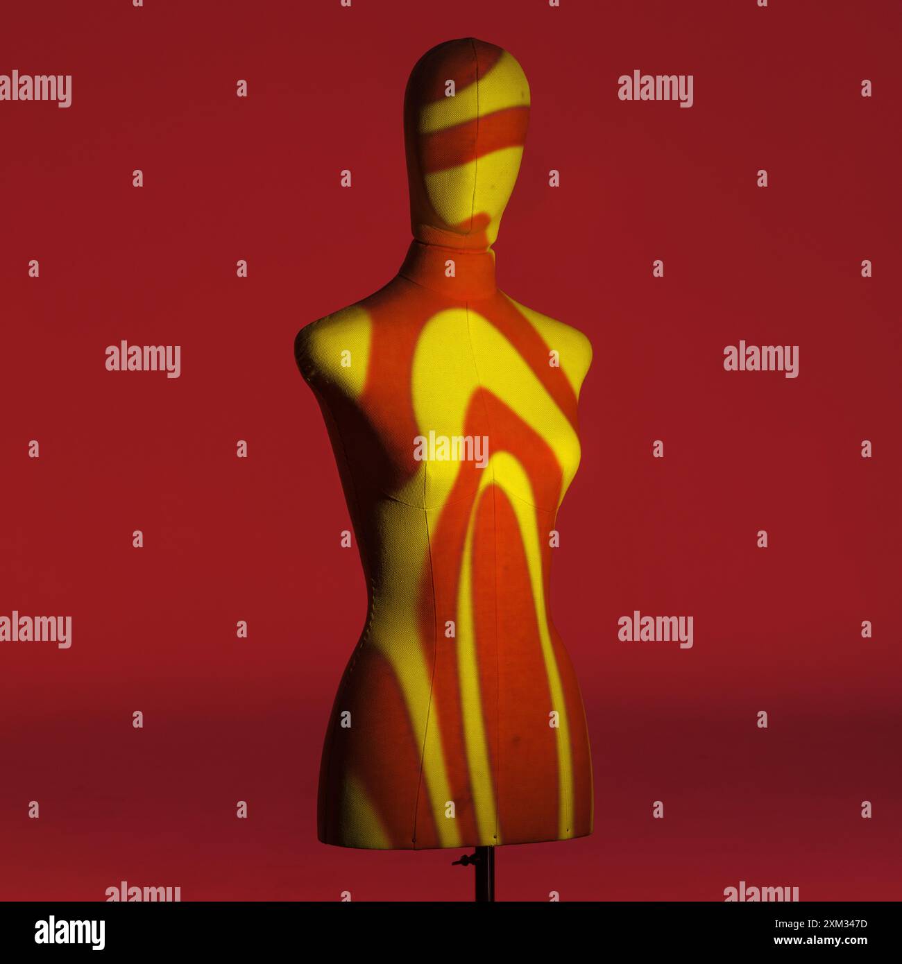 Butler mannequin hi-res stock photography and images - Alamy