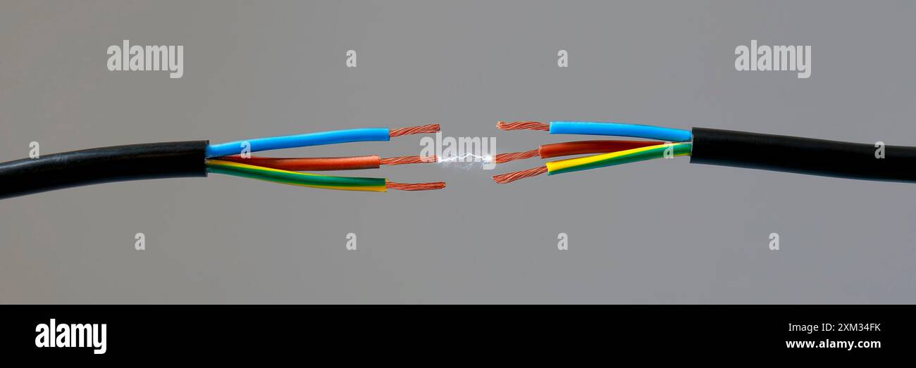 Kabel 3 polig isoliert mit elektro Blitz Stock Photo - Alamy