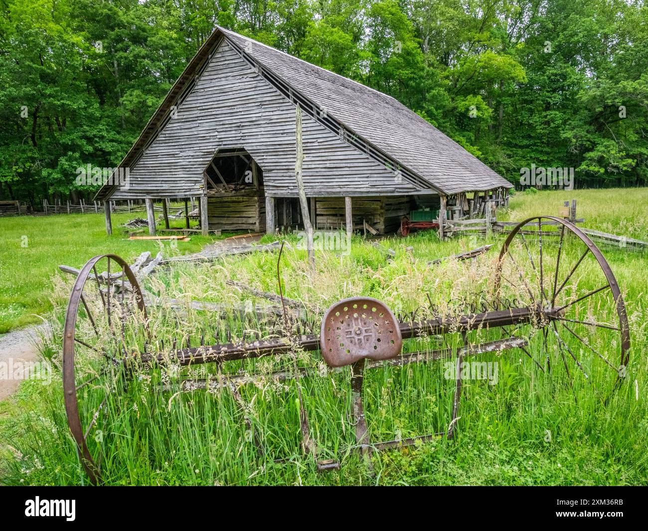 Mountain Farm Museum at the Oconaluftee Visitor Center in the Great ...