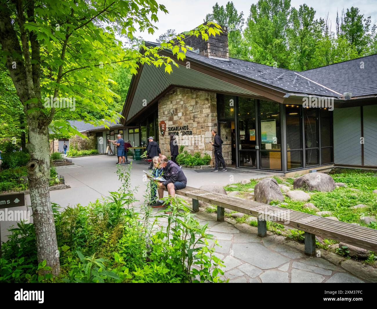 Gatlinburg visitors visitor center tennessee hi-res stock photography ...