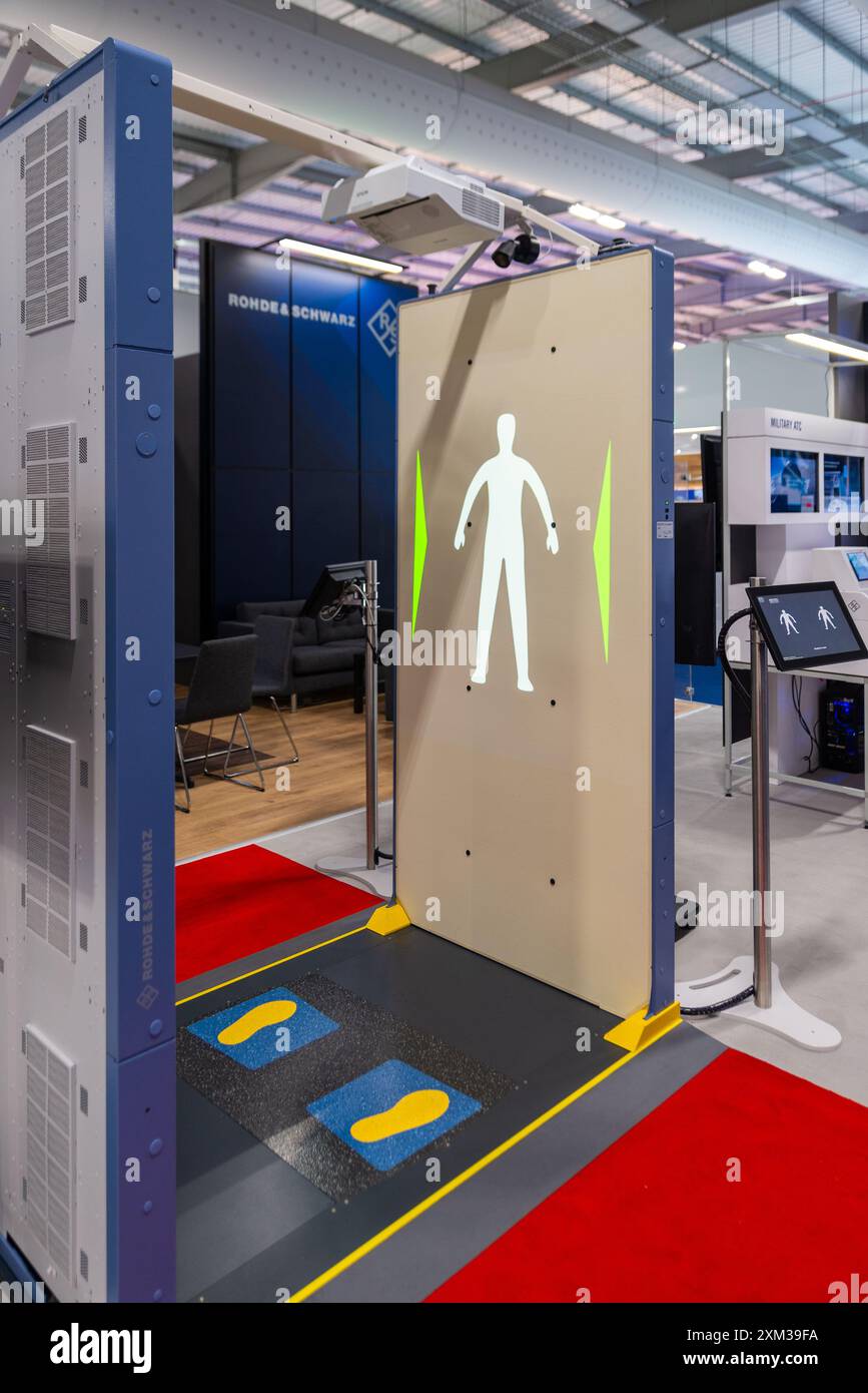 Millimeter wave scanner hi-res stock photography and images - Alamy