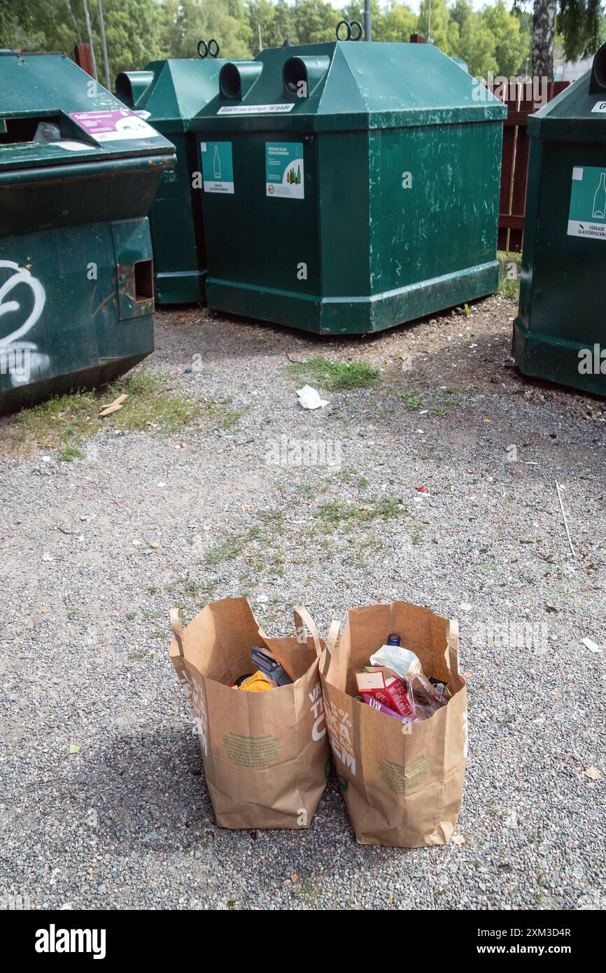 Non recyclable garbage bin hi-res stock photography and images - Alamy