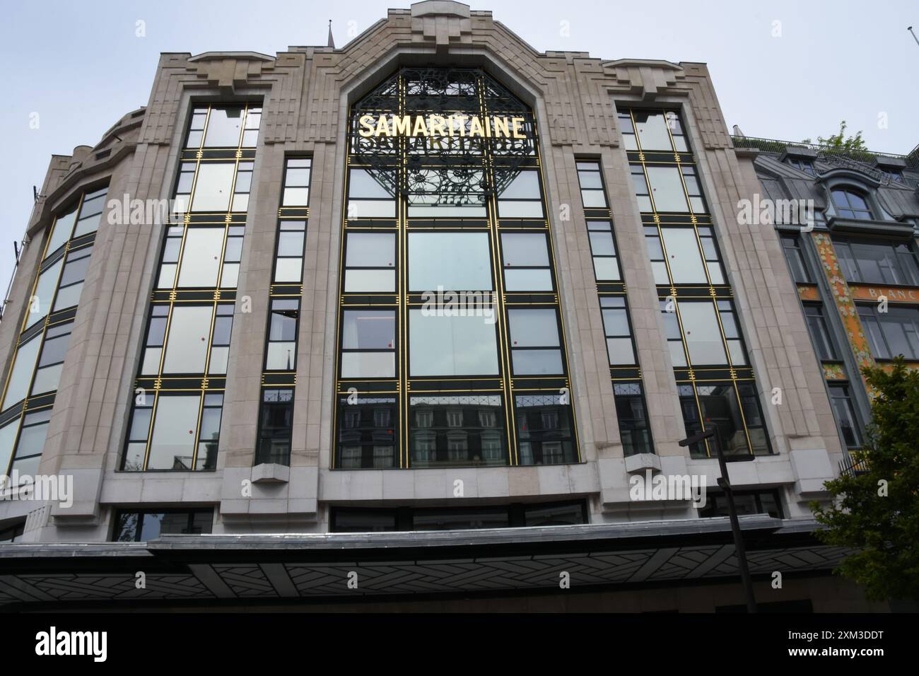 Le bâtiment de la Samaritaine à Paris Stock Photo - Alamy