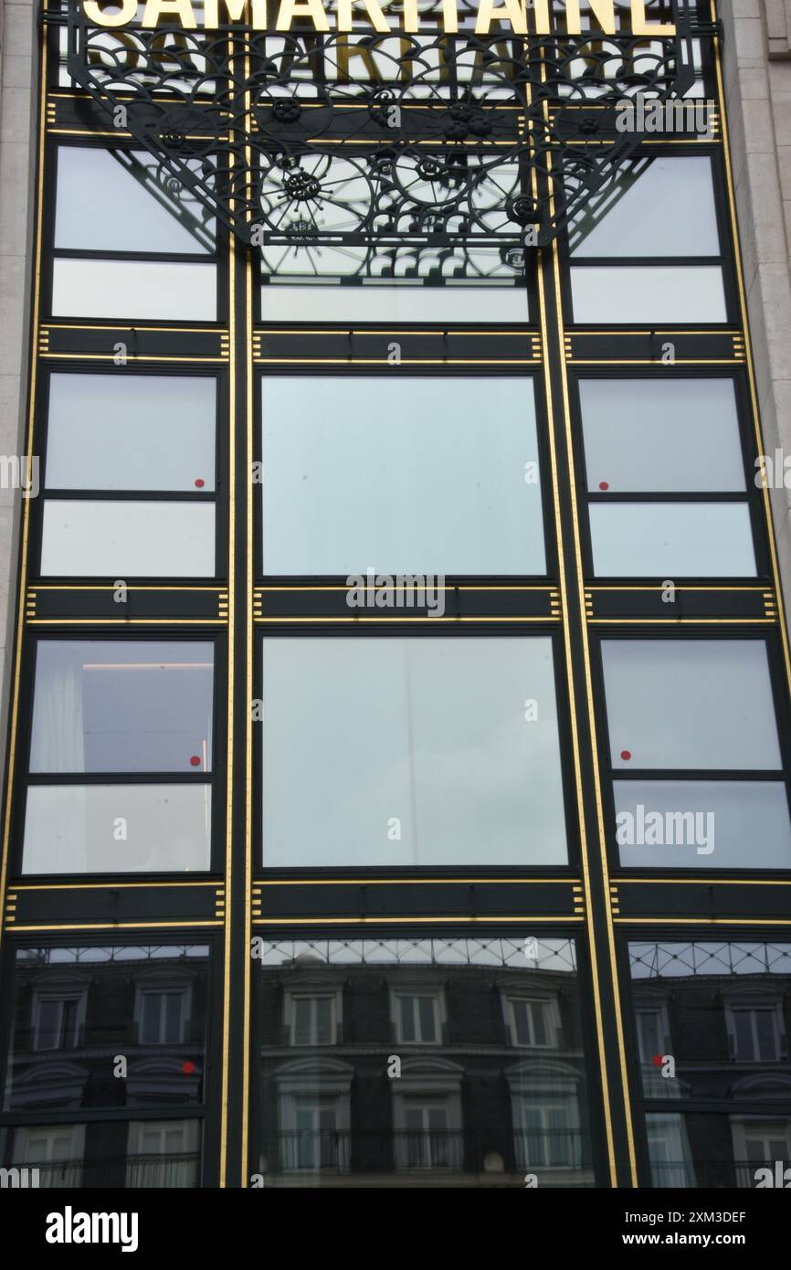 Le bâtiment de la Samaritaine à Paris Stock Photo - Alamy