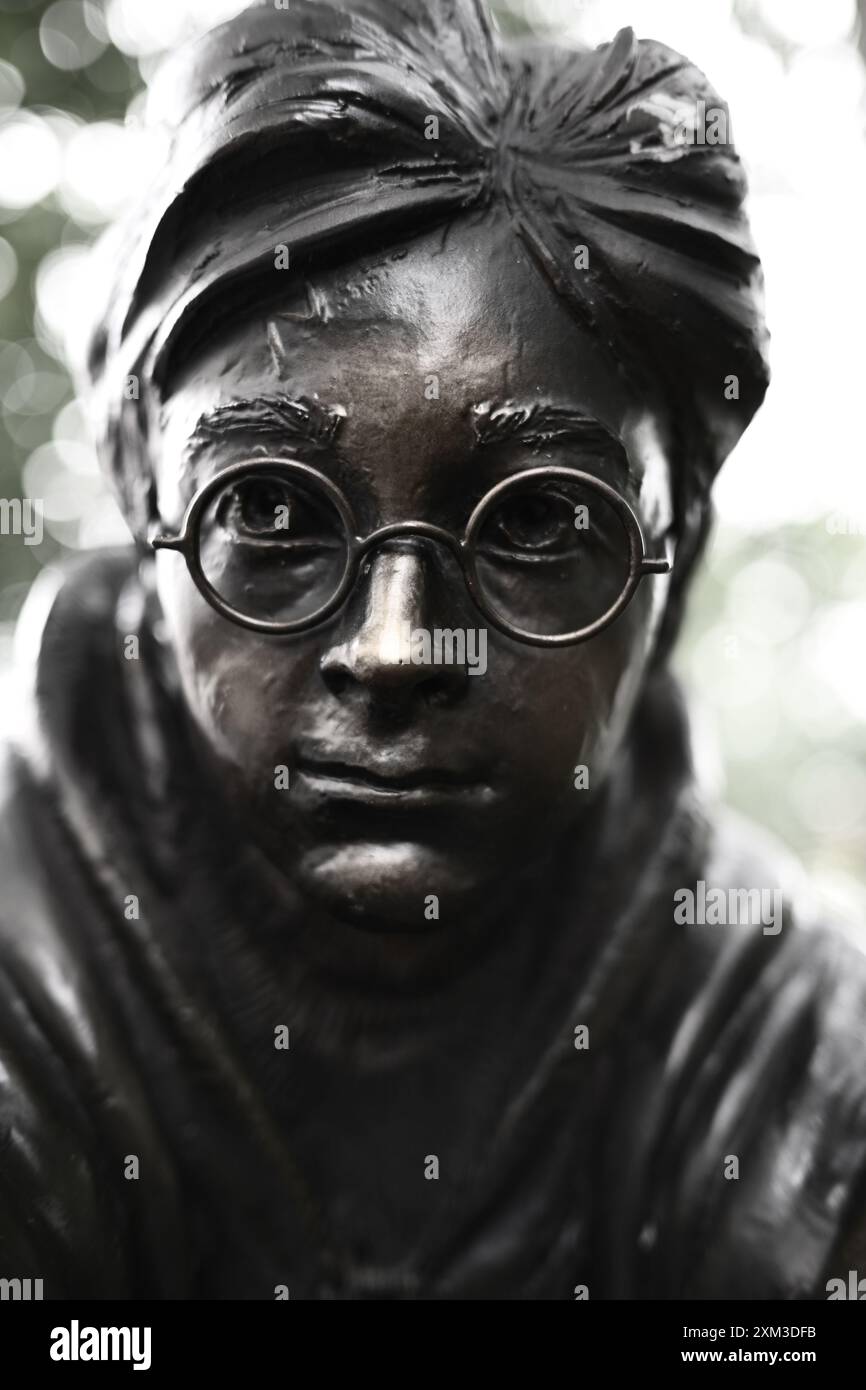 Harry Potter Statue Stock Photo - Alamy