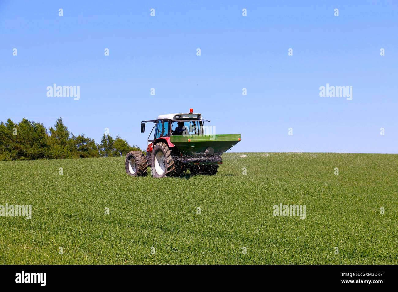 Landwirt traktor hi-res stock photography and images - Alamy