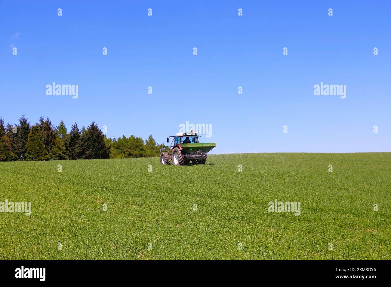 Landwirt traktor hi-res stock photography and images - Alamy