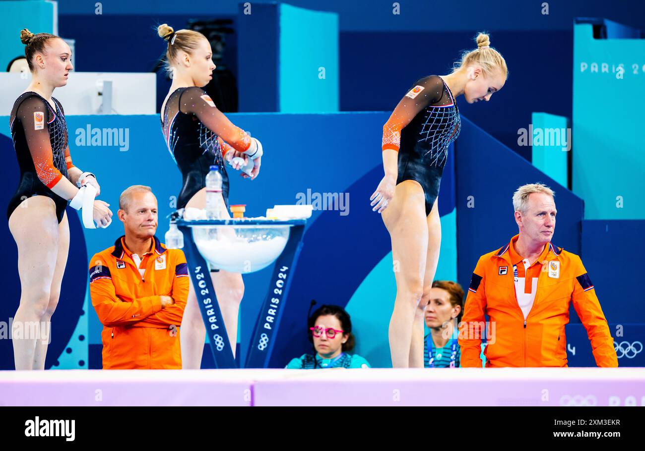 PARIS - Gymnasts Tisha Volleman, Sanna Veerman and Lieke Wevers ...