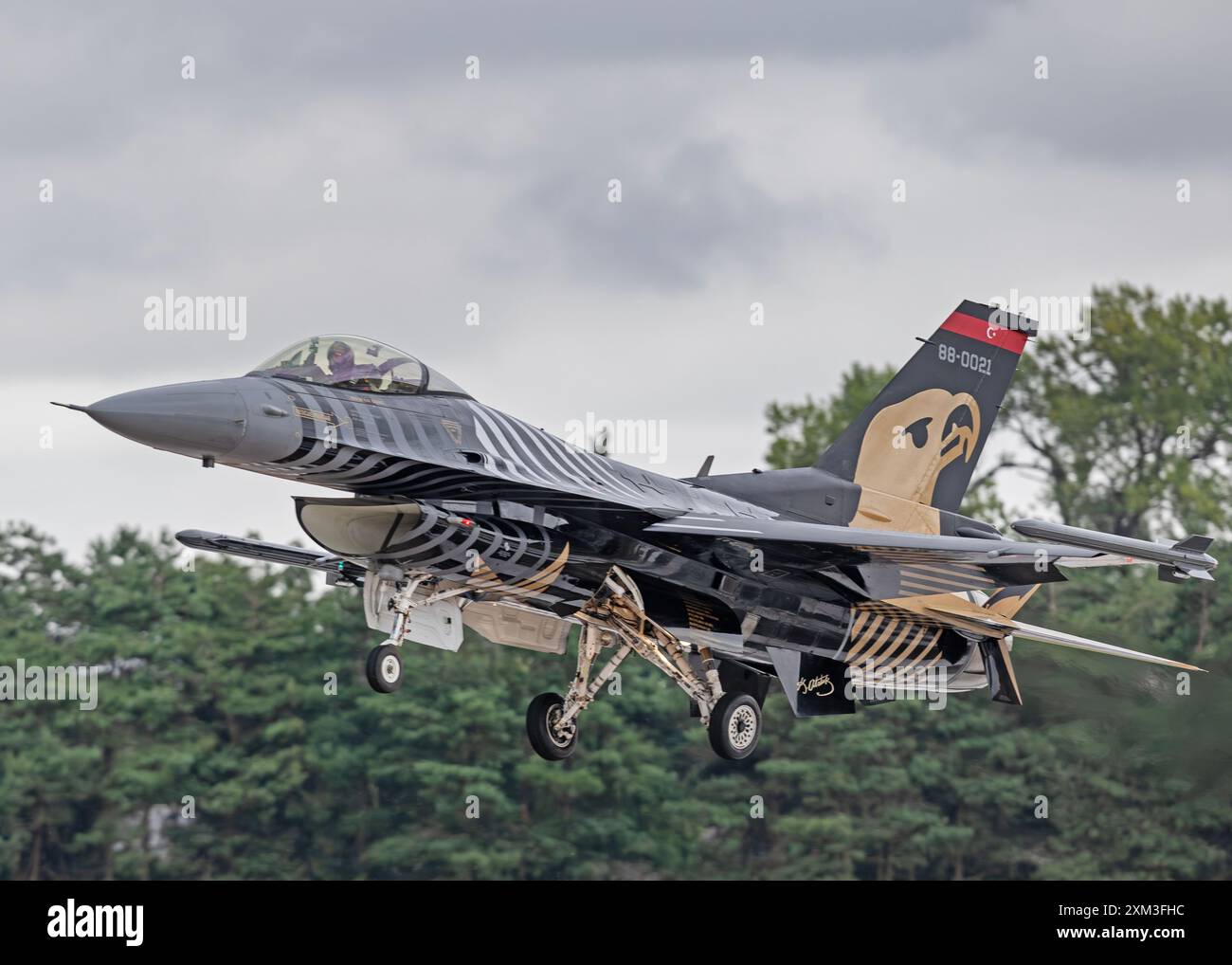 Turkish Air Force General Dynamics F-16CG Fighting Falcon “Solo Turk ...