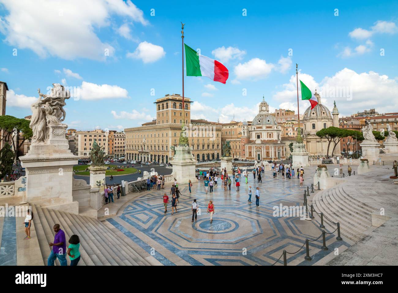 The vittoriano in venezia square hi-res stock photography and images ...